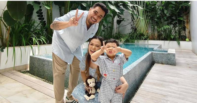 6 Fakta Orangtua Abe Cekut, Papanya CEO PT Indo Jaya Translog | Popmama.com